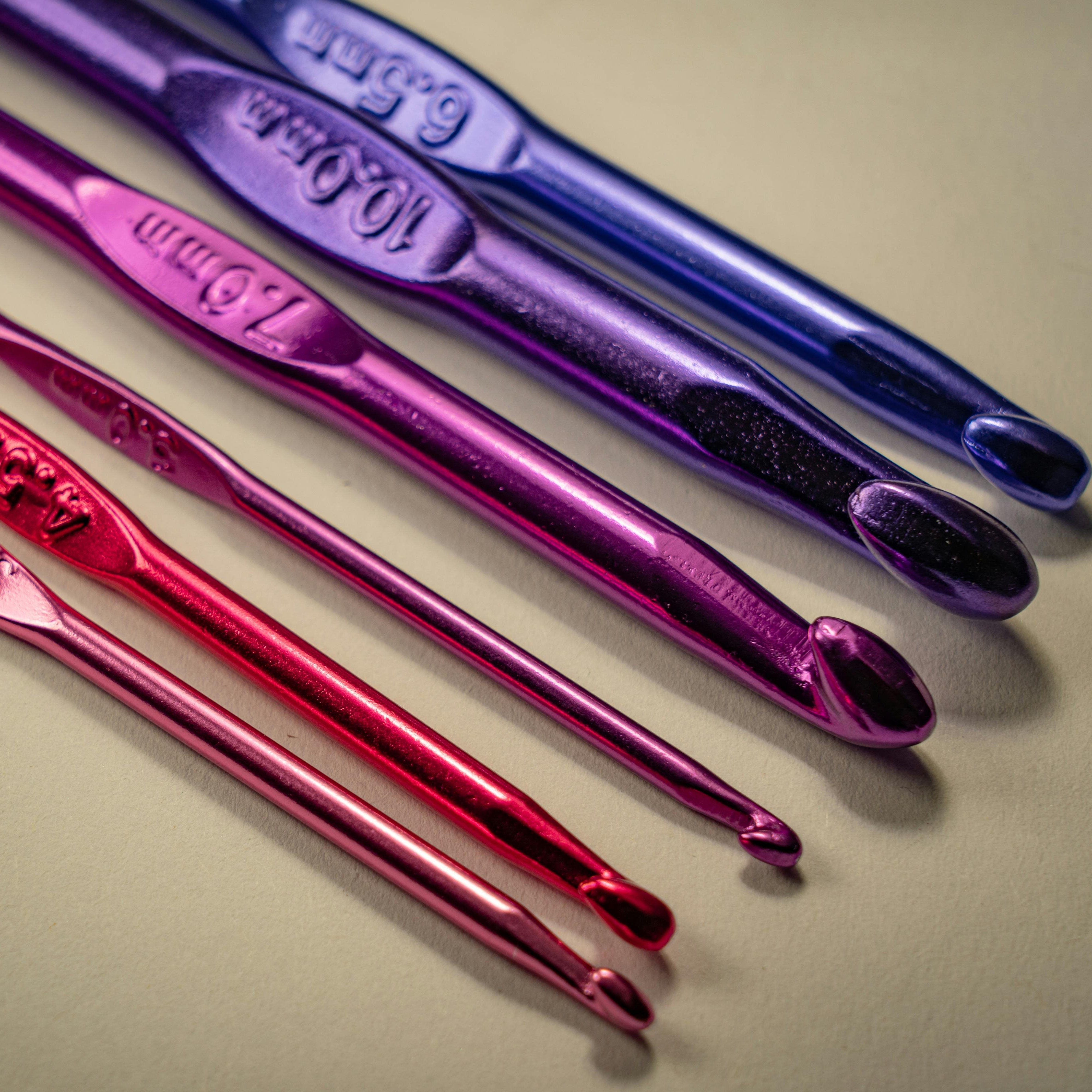 Needles & Hooks – Knotty Knit